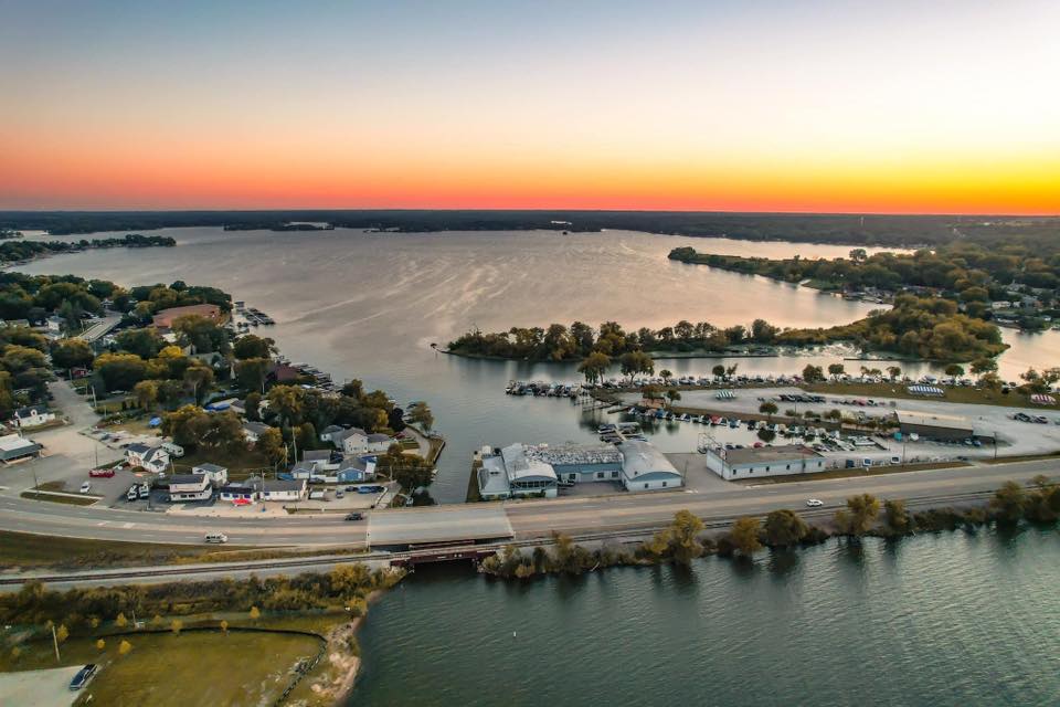 The Chain O’Lakes BEST List of BARS & RESTAURANTS to Dock at ...
